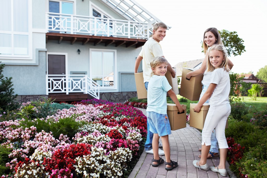 How to be a Good Neighbor While Moving and After